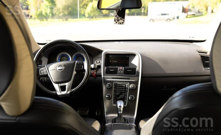 Black Volvo XC60 2012 in Valmiera, with an engine capacity of 2.40 L and mileage of 273 thousand km for 9900 €, photo 13 on AUTOMOTO.COM.LV