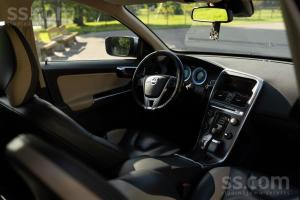 Black Volvo XC60 2012 in Valmiera, with an engine capacity of 2.40 L and mileage of 273 thousand km for 9900 €, photo 15 on AUTOMOTO.COM.LV