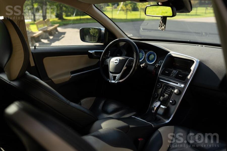 Black Volvo XC60 2012 in Valmiera, with an engine capacity of 2.40 L and mileage of 273 thousand km for 9900 €, photo 15 on AUTOMOTO.COM.LV