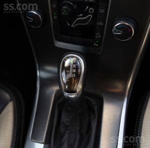 Black Volvo XC60 2012 in Valmiera, with an engine capacity of 2.40 L and mileage of 273 thousand km for 9900 €, photo 17 on AUTOMOTO.COM.LV