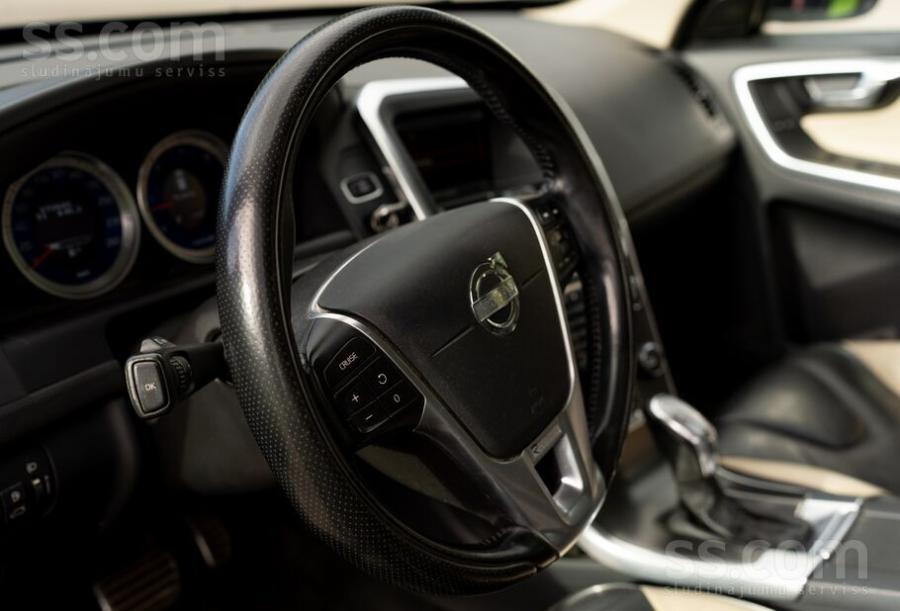 Black Volvo XC60 2012 in Valmiera, with an engine capacity of 2.40 L and mileage of 273 thousand km for 9900 €, photo 22 on AUTOMOTO.COM.LV