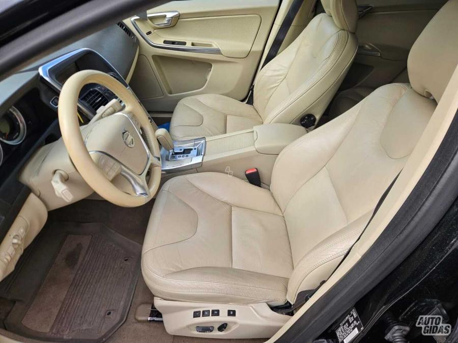Melns Volvo XC60 2012 Kretinga, ar dzinēja tilpumu 3.20 L un nobraukumu 350 tūkst. km par 8400 €, foto 11 vietnē AUTOMOTO.COM.LV