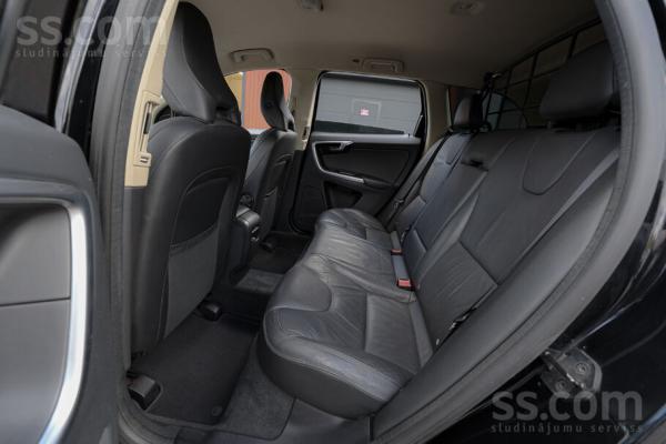 Melns Volvo XC60 2012 Jelgava, ar dzinēja tilpumu 2.00 L un nobraukumu 0 tūkst. km par 10350 €, foto 11 vietnē AUTOMOTO.COM.LV