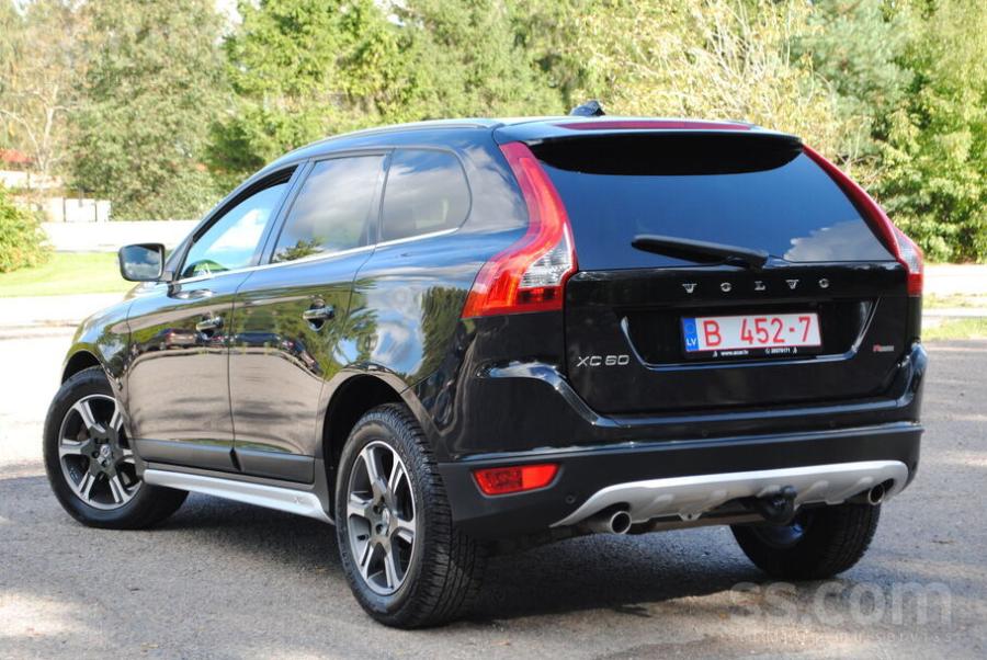 Black Volvo XC60 2012 in Riga, with an engine capacity of 2.40 L and mileage of 302 thousand km for 9990 €, photo 3 on AUTOMOTO.COM.LV