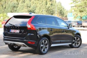 Black Volvo XC60 2012 in Riga, with an engine capacity of 2.40 L and mileage of 302 thousand km for 9990 €, photo 4 on AUTOMOTO.COM.LV