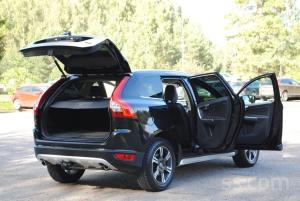 Black Volvo XC60 2012 in Riga, with an engine capacity of 2.40 L and mileage of 302 thousand km for 9990 €, photo 8 on AUTOMOTO.COM.LV