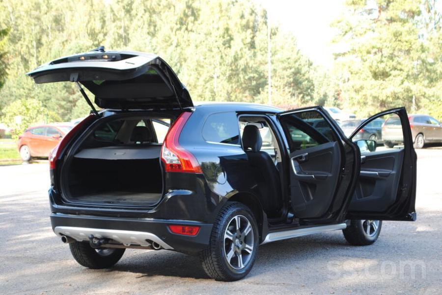 Black Volvo XC60 2012 in Riga, with an engine capacity of 2.40 L and mileage of 302 thousand km for 9990 €, photo 8 on AUTOMOTO.COM.LV
