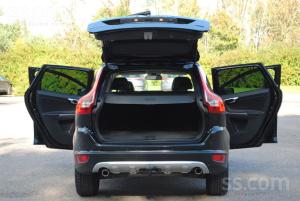 Black Volvo XC60 2012 in Riga, with an engine capacity of 2.40 L and mileage of 302 thousand km for 9990 €, photo 9 on AUTOMOTO.COM.LV