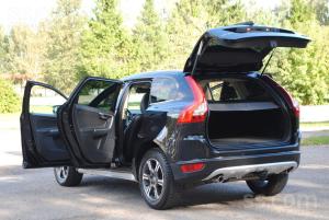 Black Volvo XC60 2012 in Riga, with an engine capacity of 2.40 L and mileage of 302 thousand km for 9990 €, photo 10 on AUTOMOTO.COM.LV