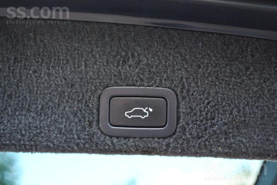 Black Volvo XC60 2012 in Riga, with an engine capacity of 2.40 L and mileage of 302 thousand km for 9990 €, photo 12 on AUTOMOTO.COM.LV