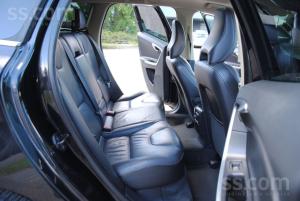 Black Volvo XC60 2012 in Riga, with an engine capacity of 2.40 L and mileage of 302 thousand km for 9990 €, photo 13 on AUTOMOTO.COM.LV