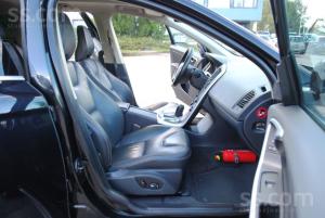 Black Volvo XC60 2012 in Riga, with an engine capacity of 2.40 L and mileage of 302 thousand km for 9990 €, photo 15 on AUTOMOTO.COM.LV