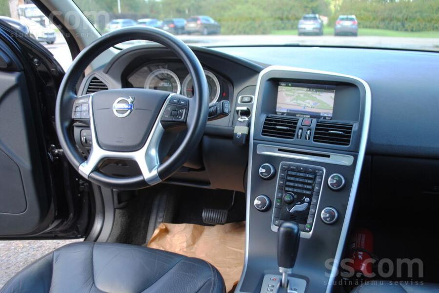 Black Volvo XC60 2012 in Riga, with an engine capacity of 2.40 L and mileage of 302 thousand km for 9990 €, photo 17 on AUTOMOTO.COM.LV