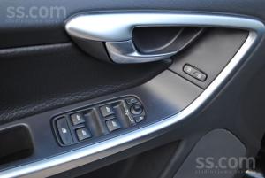 Black Volvo XC60 2012 in Riga, with an engine capacity of 2.40 L and mileage of 302 thousand km for 9990 €, photo 18 on AUTOMOTO.COM.LV