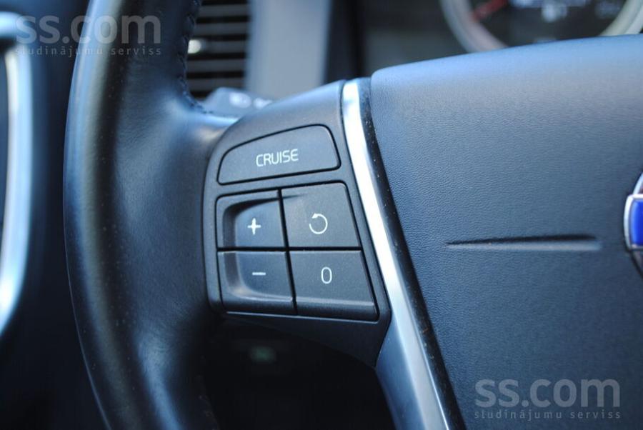 Black Volvo XC60 2012 in Riga, with an engine capacity of 2.40 L and mileage of 302 thousand km for 9990 €, photo 24 on AUTOMOTO.COM.LV