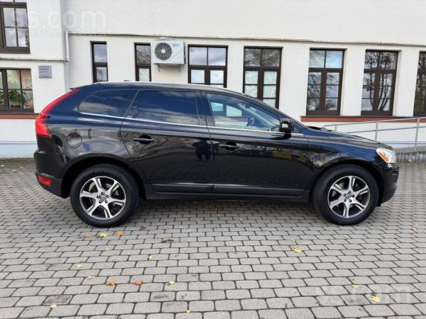 Melns Volvo XC60 2012 Jelgava, ar dzinēja tilpumu 2.40 L un nobraukumu 276 tūkst. km par 9900 €, foto 6 vietnē AUTOMOTO.COM.LV