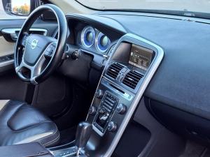 Black Volvo XC60 2012 in Siauliai, with an engine capacity of 3.20 L and mileage of 280 thousand km for 6000 €, photo 13 on AUTOMOTO.COM.LV