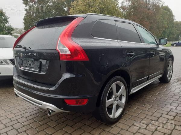 Melns Volvo XC60 2012 Rīga, ar dzinēja tilpumu 2.40 L un nobraukumu 216 tūkst. km par 12800 €, foto 4 vietnē AUTOMOTO.COM.LV