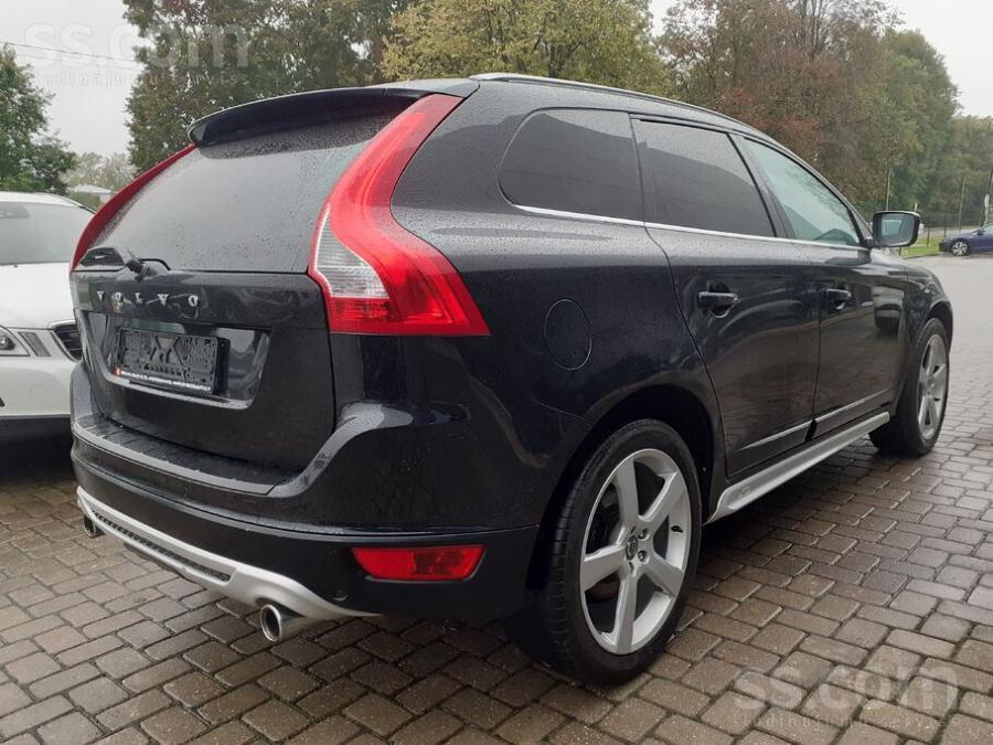 Black Volvo XC60 2012 in Riga, with an engine capacity of 2.40 L and mileage of 216 thousand km for 12800 €, photo 4 on AUTOMOTO.COM.LV