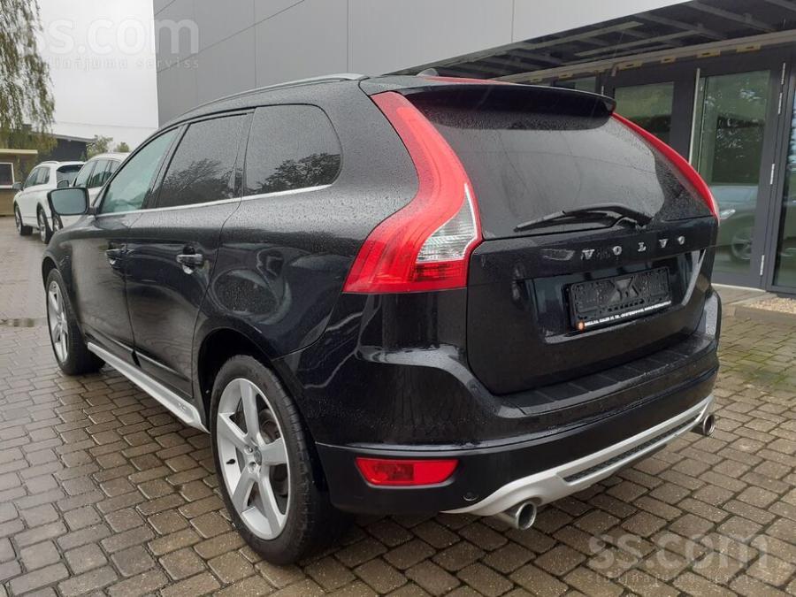 Black Volvo XC60 2012 in Riga, with an engine capacity of 2.40 L and mileage of 216 thousand km for 12800 €, photo 5 on AUTOMOTO.COM.LV