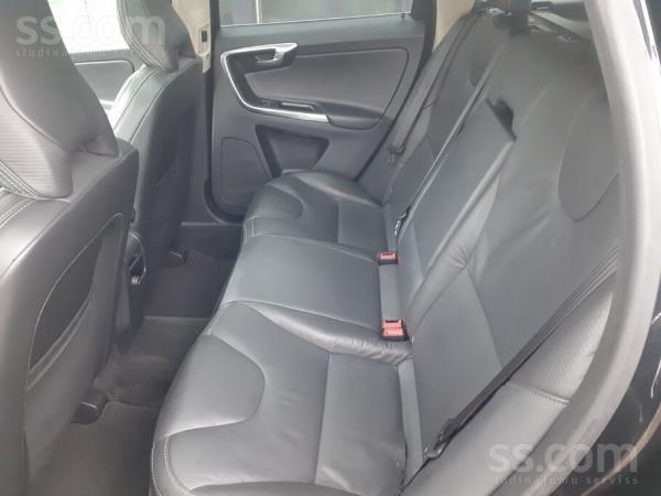 Melns Volvo XC60 2012 Rīga, ar dzinēja tilpumu 2.40 L un nobraukumu 216 tūkst. km par 12800 €, foto 6 vietnē AUTOMOTO.COM.LV