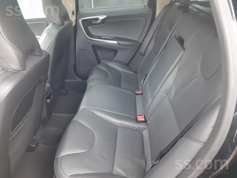 Black Volvo XC60 2012 in Riga, with an engine capacity of 2.40 L and mileage of 216 thousand km for 12800 €, photo 6 on AUTOMOTO.COM.LV