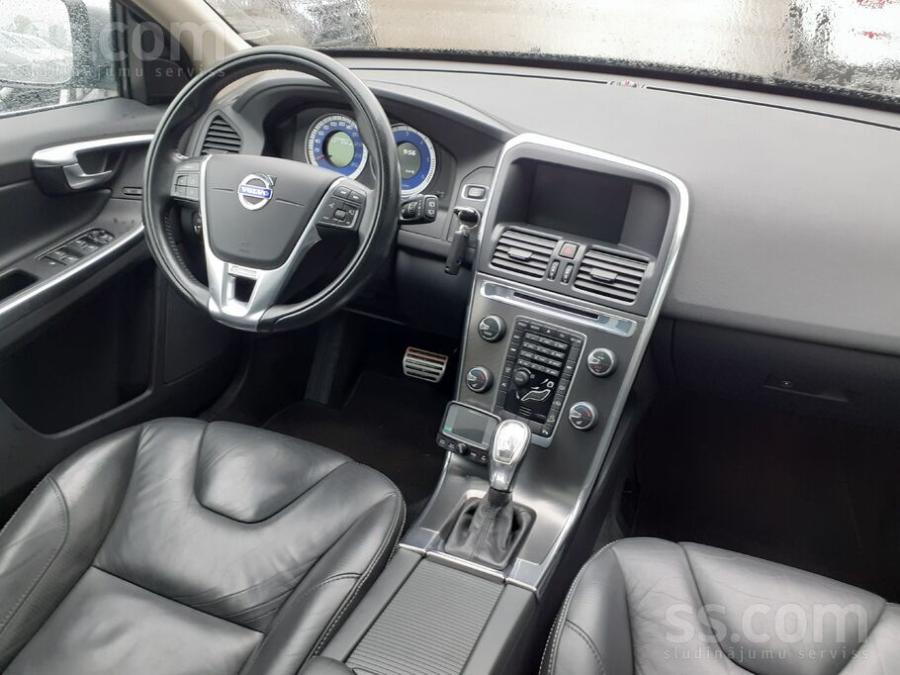 Black Volvo XC60 2012 in Riga, with an engine capacity of 2.40 L and mileage of 216 thousand km for 12800 €, photo 7 on AUTOMOTO.COM.LV