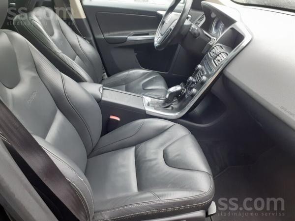 Melns Volvo XC60 2012 Rīga, ar dzinēja tilpumu 2.40 L un nobraukumu 216 tūkst. km par 12800 €, foto 8 vietnē AUTOMOTO.COM.LV