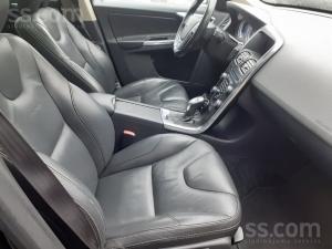 Black Volvo XC60 2012 in Riga, with an engine capacity of 2.40 L and mileage of 216 thousand km for 12800 €, photo 8 on AUTOMOTO.COM.LV