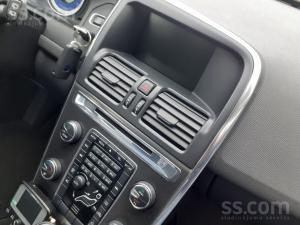 Black Volvo XC60 2012 in Riga, with an engine capacity of 2.40 L and mileage of 216 thousand km for 12800 €, photo 9 on AUTOMOTO.COM.LV