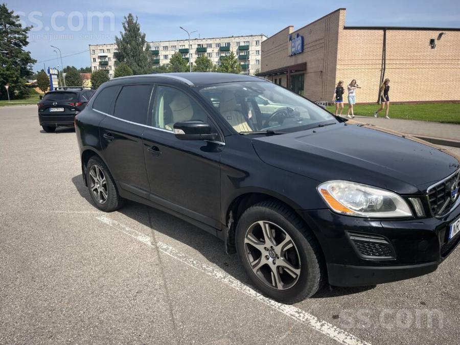 Melns Volvo XC60 2012 Krāslava, ar dzinēja tilpumu 2.00 L un nobraukumu 348 tūkst. km par 6800 €, foto 3 vietnē AUTOMOTO.COM.LV
