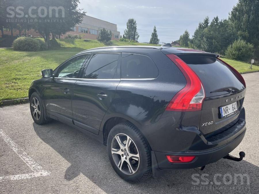 Melns Volvo XC60 2012 Krāslava, ar dzinēja tilpumu 2.00 L un nobraukumu 348 tūkst. km par 6800 €, foto 5 vietnē AUTOMOTO.COM.LV