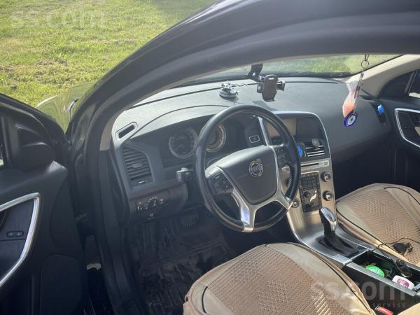 Melns Volvo XC60 2012 Krāslava, ar dzinēja tilpumu 2.00 L un nobraukumu 348 tūkst. km par 6800 €, foto 6 vietnē AUTOMOTO.COM.LV