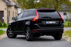 Melns Volvo XC60 2012 Jelgava, ar dzinēja tilpumu 2.40 L un nobraukumu 317 tūkst. km par 7500 €, foto 5 vietnē AUTOMOTO.COM.LV