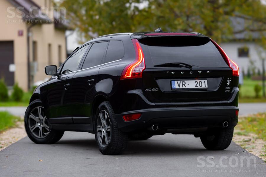 Melns Volvo XC60 2012 Jelgava, ar dzinēja tilpumu 2.40 L un nobraukumu 317 tūkst. km par 7500 €, foto 5 vietnē AUTOMOTO.COM.LV