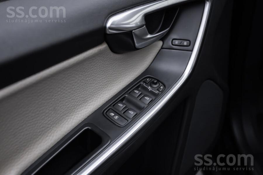 Melns Volvo XC60 2012 Jelgava, ar dzinēja tilpumu 2.40 L un nobraukumu 317 tūkst. km par 7500 €, foto 13 vietnē AUTOMOTO.COM.LV