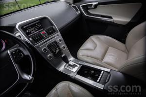 Melns Volvo XC60 2012 Jelgava, ar dzinēja tilpumu 2.40 L un nobraukumu 317 tūkst. km par 7500 €, foto 15 vietnē AUTOMOTO.COM.LV