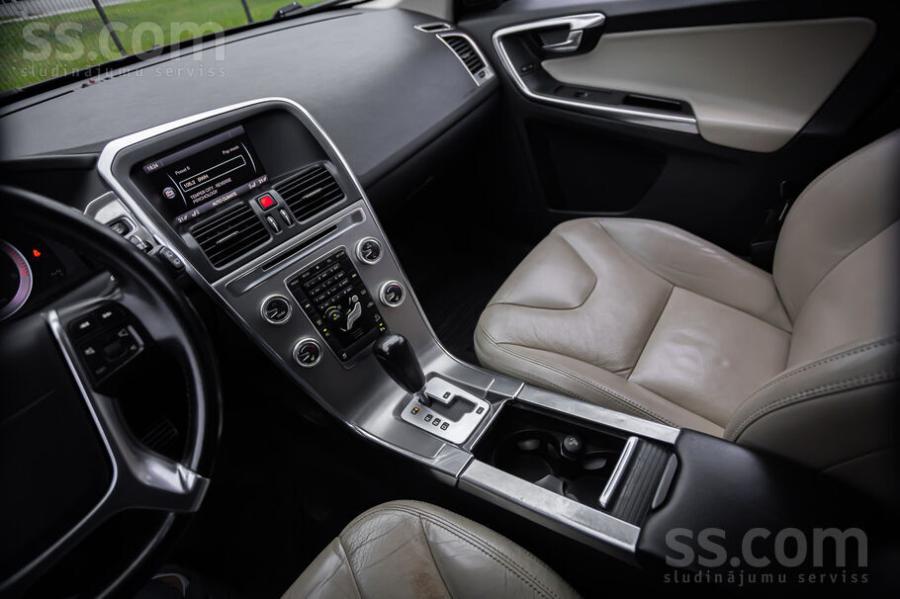 Melns Volvo XC60 2012 Jelgava, ar dzinēja tilpumu 2.40 L un nobraukumu 317 tūkst. km par 7500 €, foto 15 vietnē AUTOMOTO.COM.LV