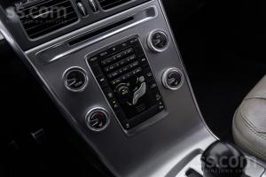 Melns Volvo XC60 2012 Jelgava, ar dzinēja tilpumu 2.40 L un nobraukumu 317 tūkst. km par 7500 €, foto 16 vietnē AUTOMOTO.COM.LV