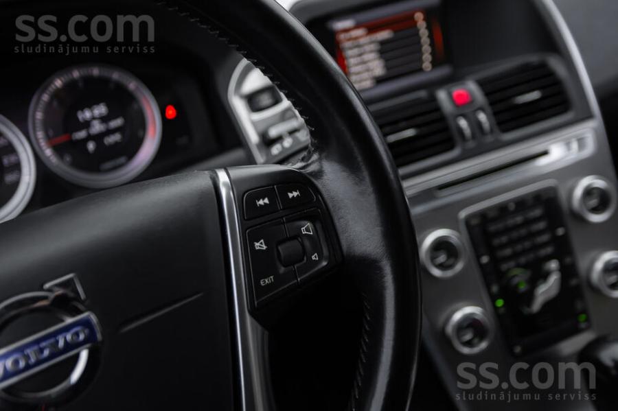 Melns Volvo XC60 2012 Jelgava, ar dzinēja tilpumu 2.40 L un nobraukumu 317 tūkst. km par 7500 €, foto 23 vietnē AUTOMOTO.COM.LV
