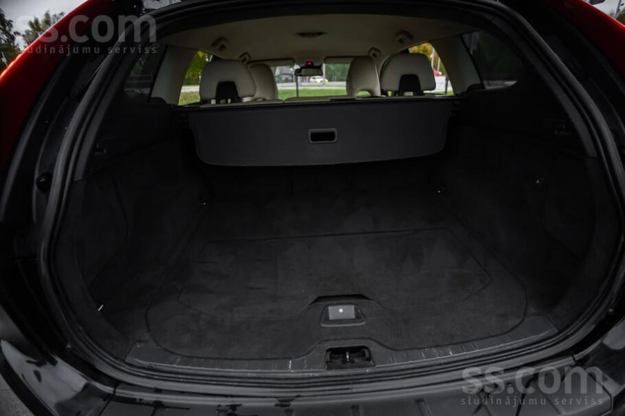 Melns Volvo XC60 2012 Jelgava, ar dzinēja tilpumu 2.40 L un nobraukumu 317 tūkst. km par 7500 €, foto 25 vietnē AUTOMOTO.COM.LV