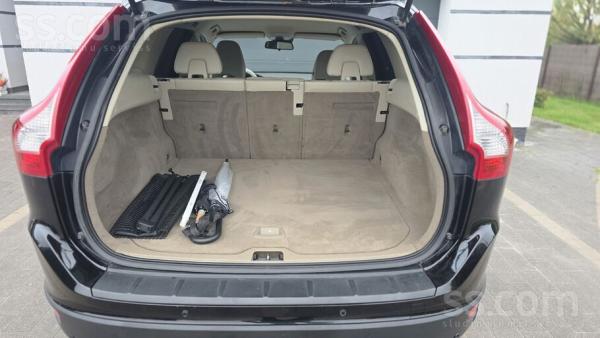 Volvo XC60 2012 Dobele vietnē Melns Volvo XC60 2012 Dobele, ar dzinēja tilpumu 2.40 L un nobraukumu 393 tūkst. km par 7200 €, foto 8 vietnē AUTOMOTO.COM.LV