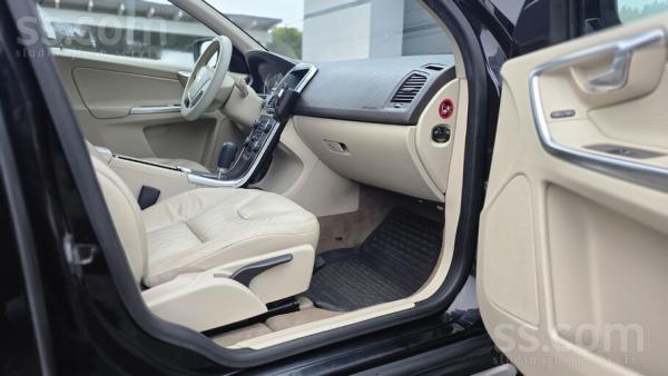 Volvo XC60 2012 Dobele vietnē Melns Volvo XC60 2012 Dobele, ar dzinēja tilpumu 2.40 L un nobraukumu 393 tūkst. km par 7200 €, foto 9 vietnē AUTOMOTO.COM.LV