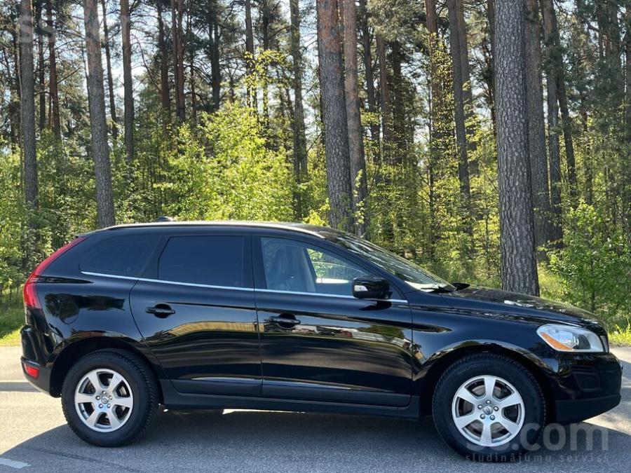 Black Volvo XC60 2013 in Valmiera, with an engine capacity of 2.00 L and mileage of 310 thousand km for 9450 €, photo 5 on AUTOMOTO.COM.LV
