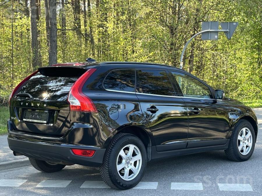Black Volvo XC60 2013 in Valmiera, with an engine capacity of 2.00 L and mileage of 310 thousand km for 9450 €, photo 6 on AUTOMOTO.COM.LV