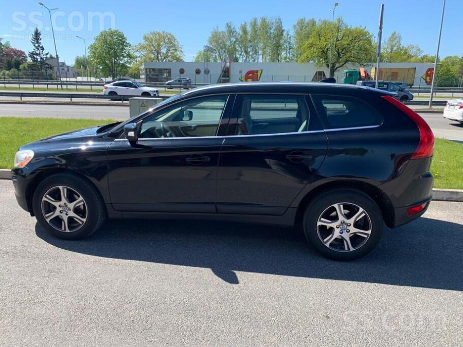 Black Volvo XC60 2013 in Riga, with an engine capacity of 2.40 L and mileage of 330 thousand km for 4700 €, photo 2 on AUTOMOTO.COM.LV