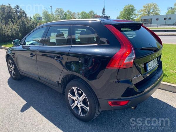 Melns Volvo XC60 2013 Rīga, ar dzinēja tilpumu 2.40 L un nobraukumu 330 tūkst. km par 4700 €, foto 5 vietnē AUTOMOTO.COM.LV