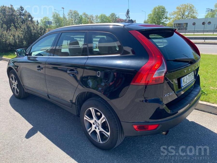 Black Volvo XC60 2013 in Riga, with an engine capacity of 2.40 L and mileage of 330 thousand km for 4700 €, photo 5 on AUTOMOTO.COM.LV