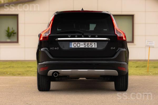 Melns Volvo XC60 2013 Jelgava, ar dzinēja tilpumu 2.40 L un nobraukumu 0 tūkst. km par 10999 €, foto 4 vietnē AUTOMOTO.COM.LV