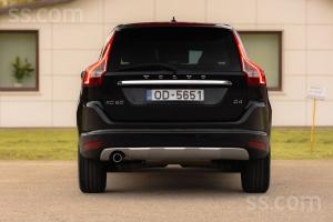 Melns Volvo XC60 2013 Jelgava, ar dzinēja tilpumu 2.40 L un nobraukumu 0 tūkst. km par 10999 €, foto 4 vietnē AUTOMOTO.COM.LV